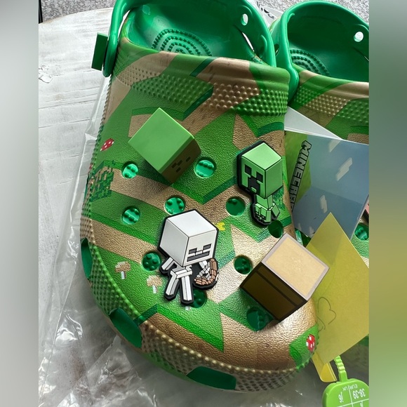 CROCS | Shoes | Crocs Minecraft Green Grass Size 6 | Poshmark